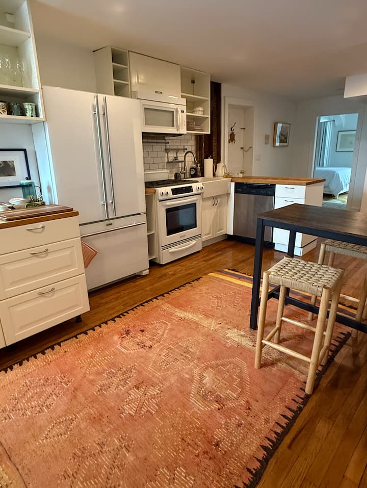 Bright+ Spacious 4 Bedroom Apt In Heart Of Hudson - Hudson, NY