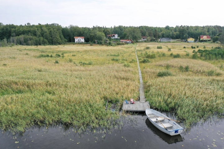 Sjötomt Med Privat Brygga, Roddbåt & Solnedgång - Hallstahammar