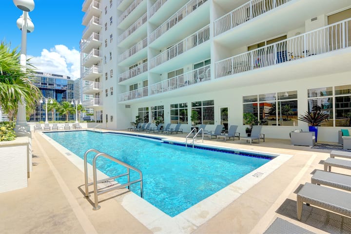 Remodeled Brickell Condo With Water View Balcony - Miami, FL