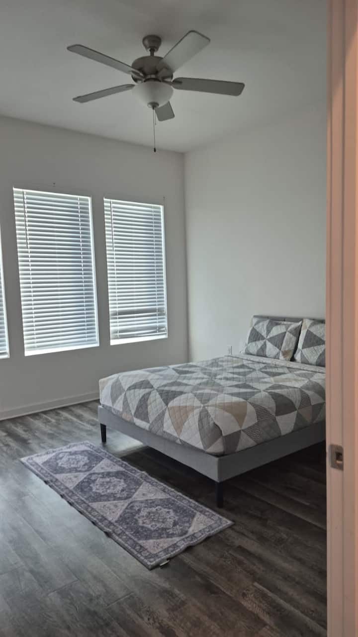 Furnished 1br In Leander | Kitchen & Laundry - Leander, TX