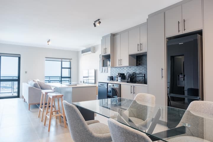 Ultra-luxury 2br Skyline Apartment In Sandton - Sandton