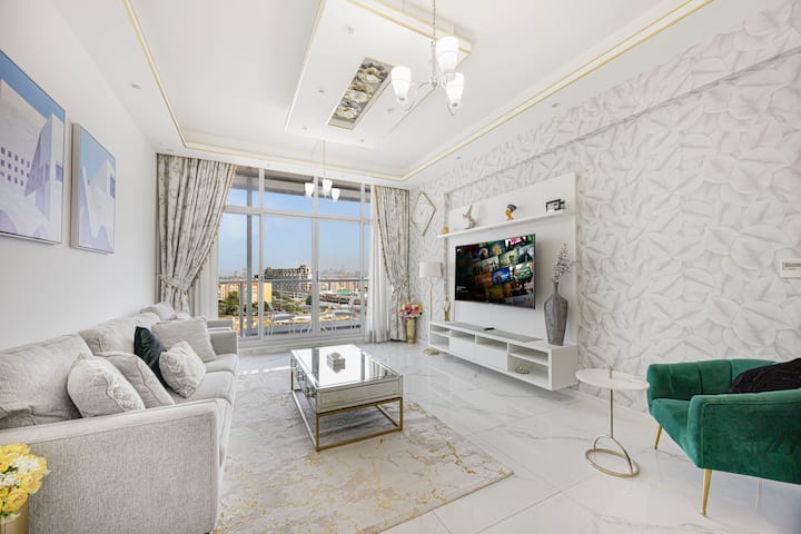 Fivex | Premium 2br + Extra Room - Dubai