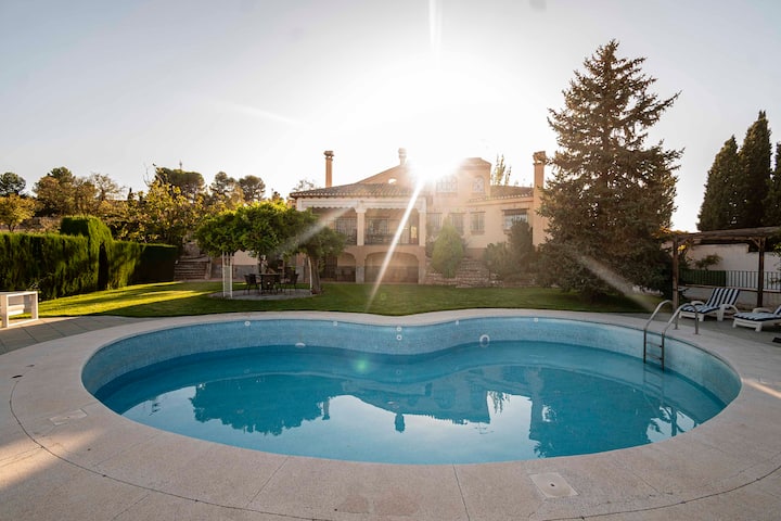 Villa Con Piscina Y Pista De Tenis. Vistas Granada - Albolote