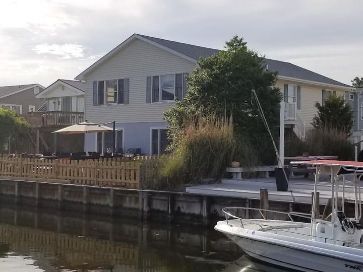 One Block To Beach, No Steps To Enter.  Sleeps 23 - Bethany Beach, DE