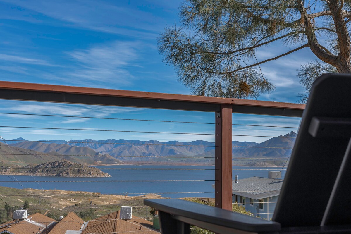 Modern Cabin With Panoramic Lake Views + Starlink - Houses for Rent in ...