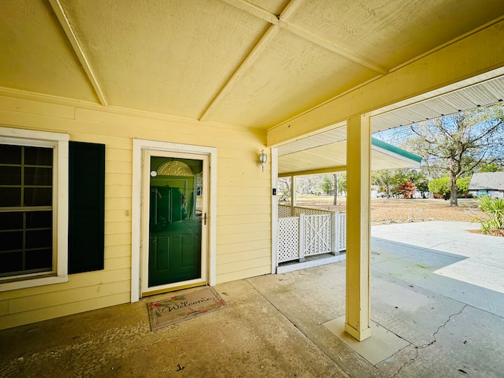Glenwood Studio Apartment - No Cleaning Fee - DeLand, FL