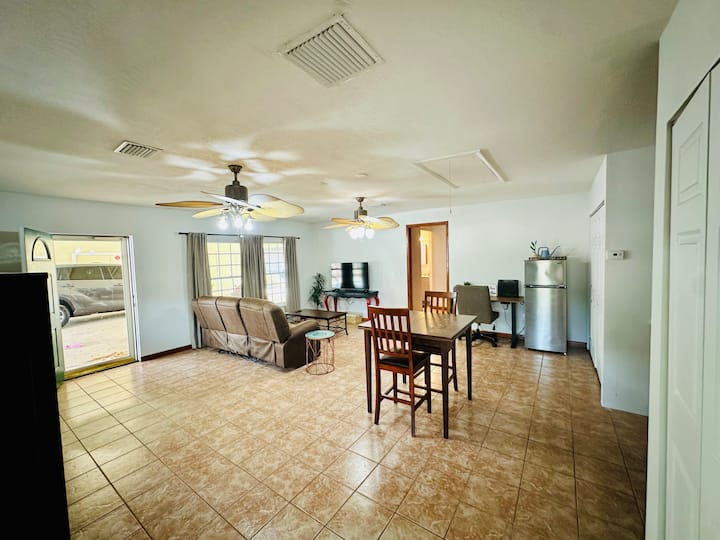 Guest Studio With Pool-10 Minutes To Downtown! - DeLand, FL