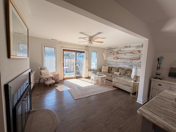3 Bed/2.5 Bath Townhome - Walk To Beach And Town - Dewey Beach, DE