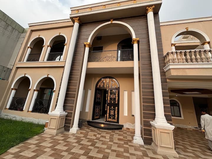 Fully Furnished In Excellent Condition - Lahore