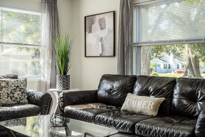 Young Place Oasis: Pool Retreat In Downtown Lkld - Lakeland, FL