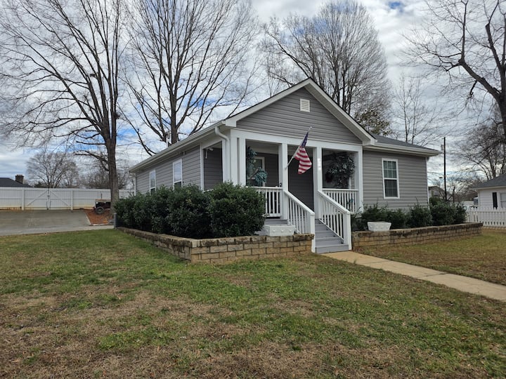 Cozy Cottage Style 2 Bedroom Home. - Eden, NC