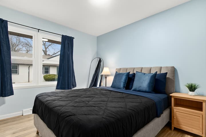 Home Suite Home-l: Minutes To Downtown & P Heights - Peoria, IL