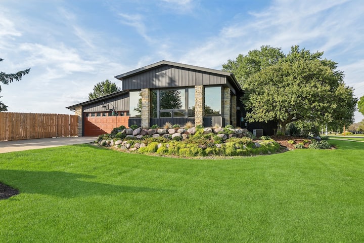 Frank Lloyd W Inspired Estate W/basement Speakeasy - Wollersheim Winery & Distillery