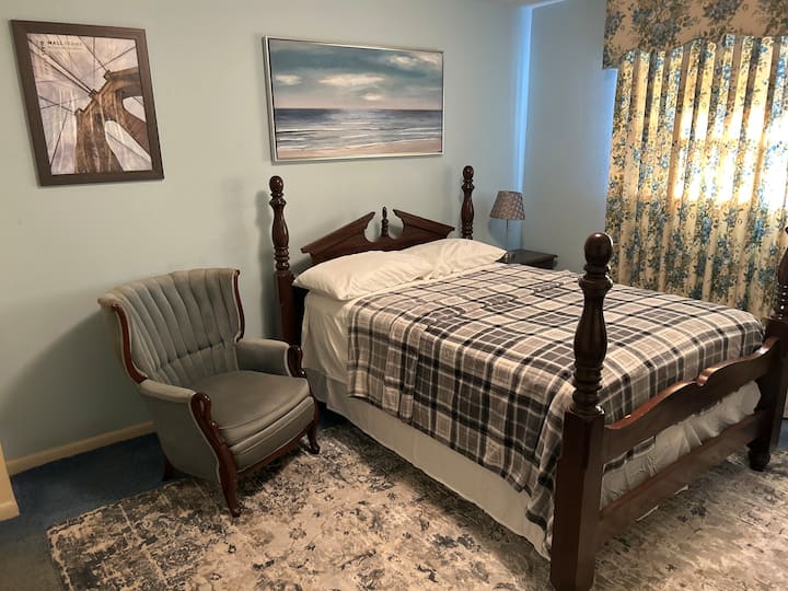 Centrally Located Private Room 1 - Mobile, AL