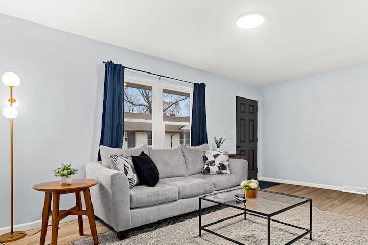 Home Suite Home-m: Minutes To Downtown & P Heights - Peoria, IL