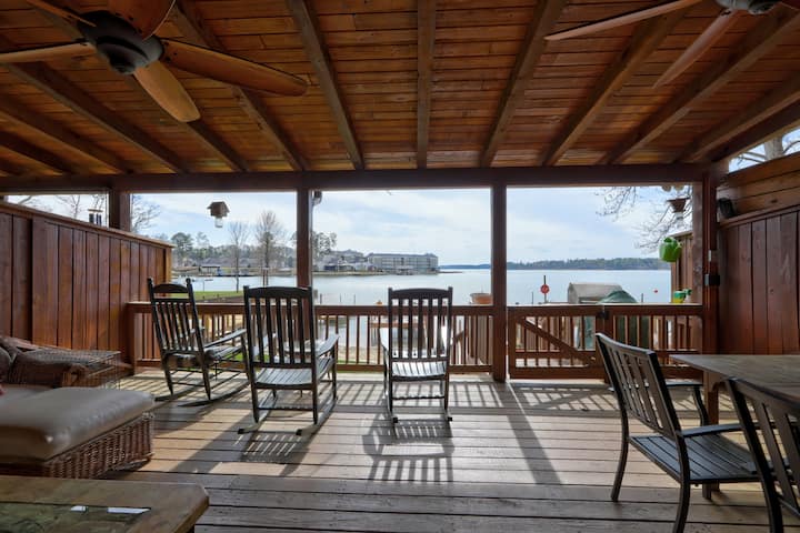 Lakefront Stillwaters Villa W/deck & Private Dock - Lake Martin, AL