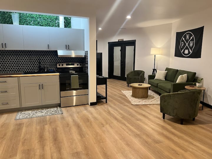 Unique Geodesic Dome With Mountain Views! - Kent, WA