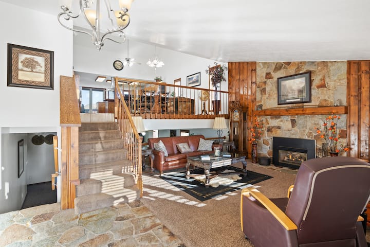 The Lakeside House, Sunflower Room - Layton, UT