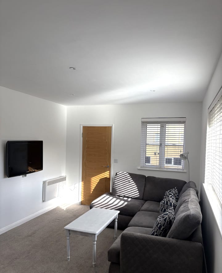 Central Bournemouth 1-bed • Steps From The Sea - Sandbanks