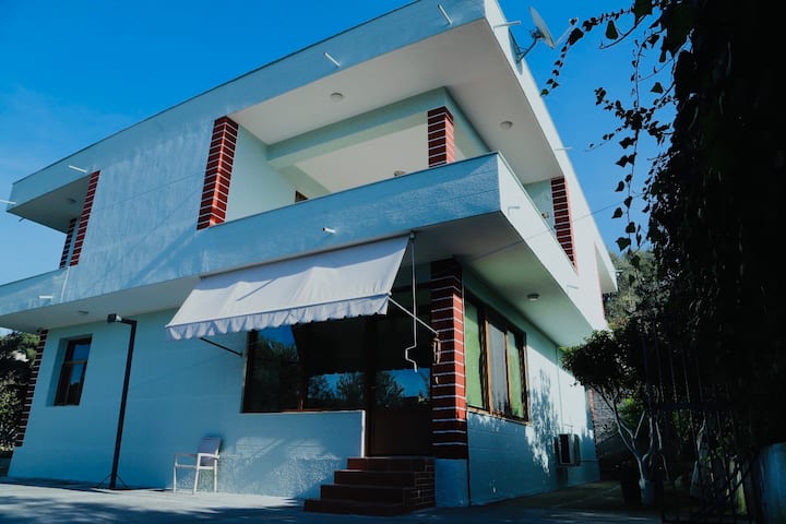 Peaceful Private Villa
Quiet Nature Escape
Relax - Albanie