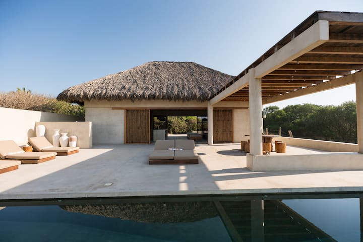 Luxury Beachfront Villa · Lap Pool · Ocean Palapa - Mexique