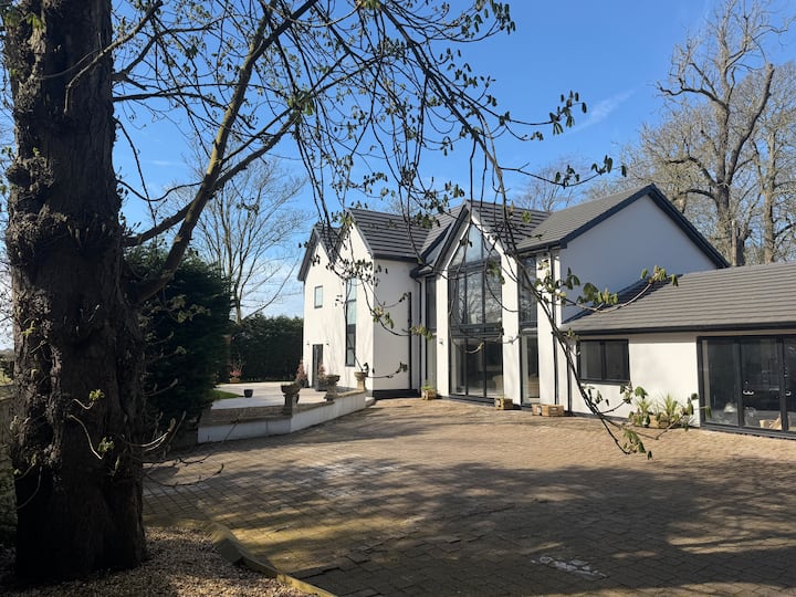 The Luxury Country Home Collection - Ormskirk