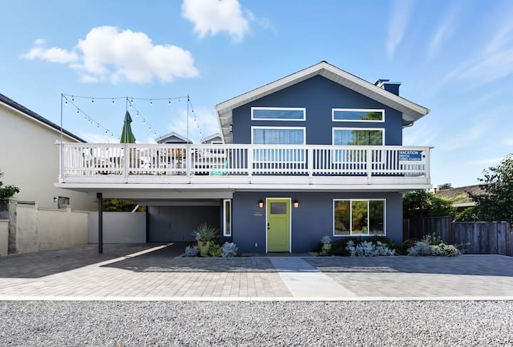 Large Home On Quiet Street Steps From Beach - Santa Cruz, CA