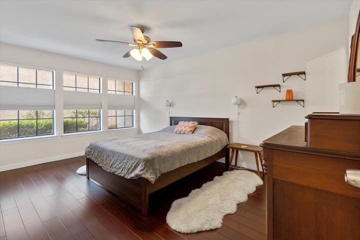 2/2 With Pool Near South Congress - Austin, TX