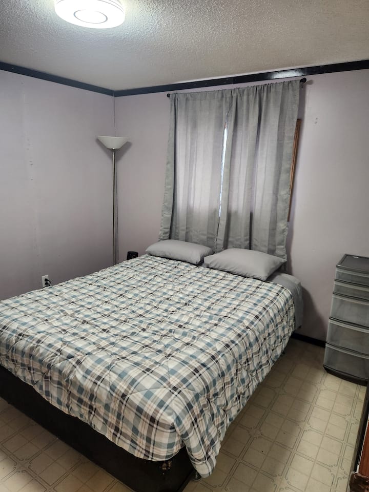 Cozy And Friendly! Meals And Laundry Needed? - Alberta