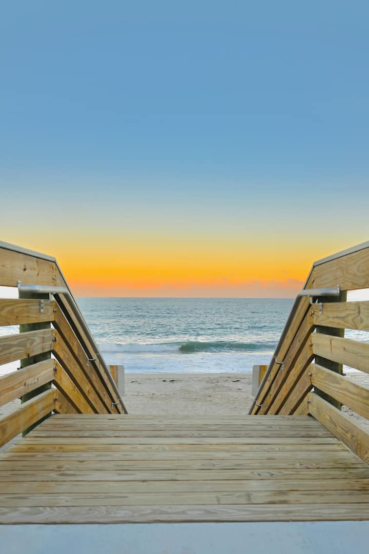 Stunning Oceanfront Condo In Vero Beach, Florida! - Vero Beach, FL