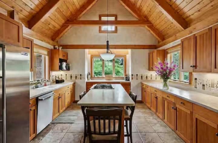 Kenai Riverfront Home · Private Dock · Sleeps 10 - Soldotna, AK