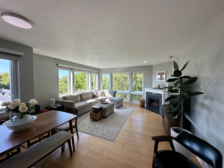 River Views 3bd2ba Luxury Condo On Waterfront - Vancouver, WA