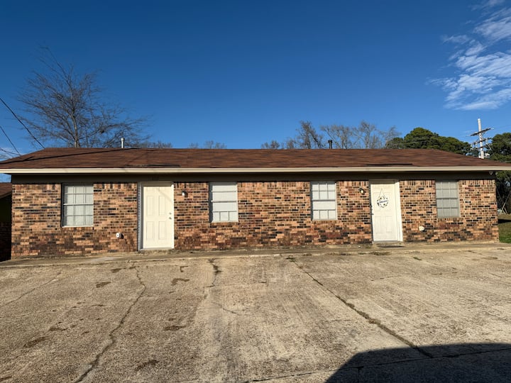 Centrally Located Apartment- 102 - Ruston, LA