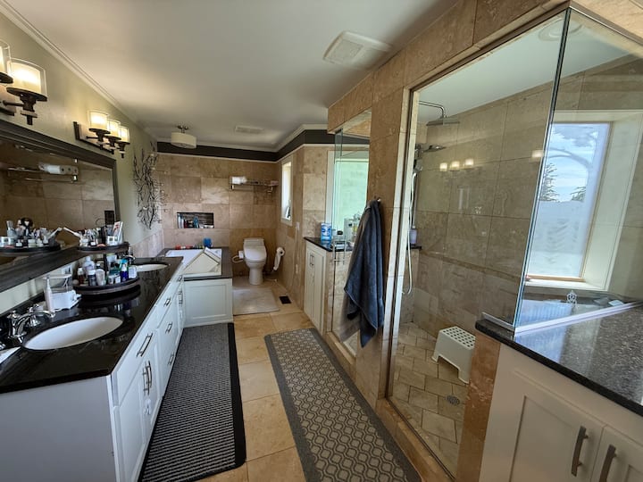 Luxury Home Walkable To Parks And Shopping - Bellevue