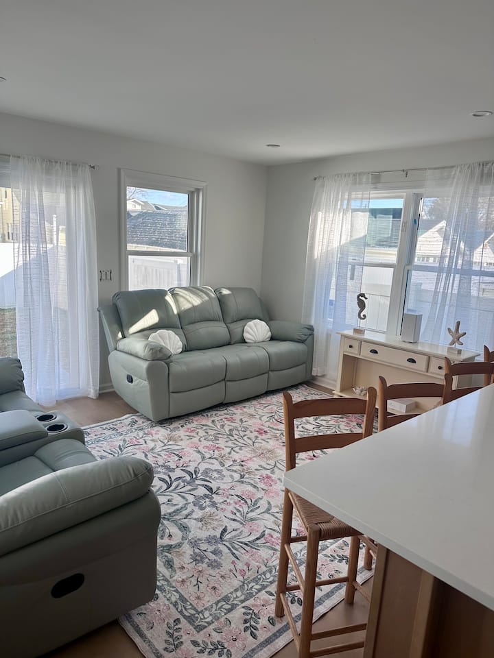 Winter Rental Newly Renovated 3br/2ba + Bonus Room - Sea Girt, NJ