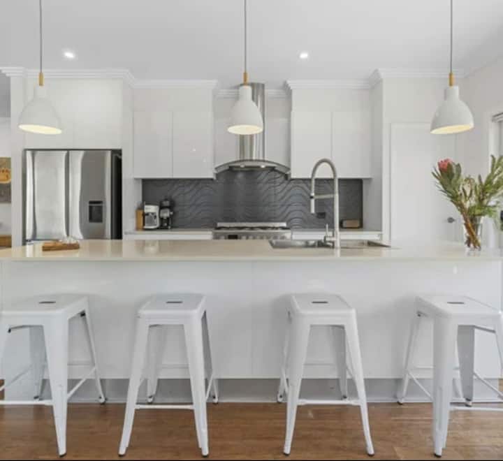 (Seq) Pet Friendly Family House - Brisbane, CA