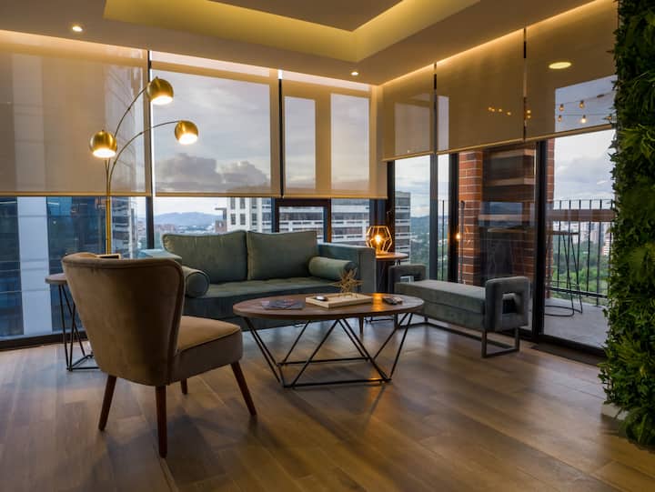 Upscale 3-bedroom Apartment | Prime Location Z.10 - Guatemala City