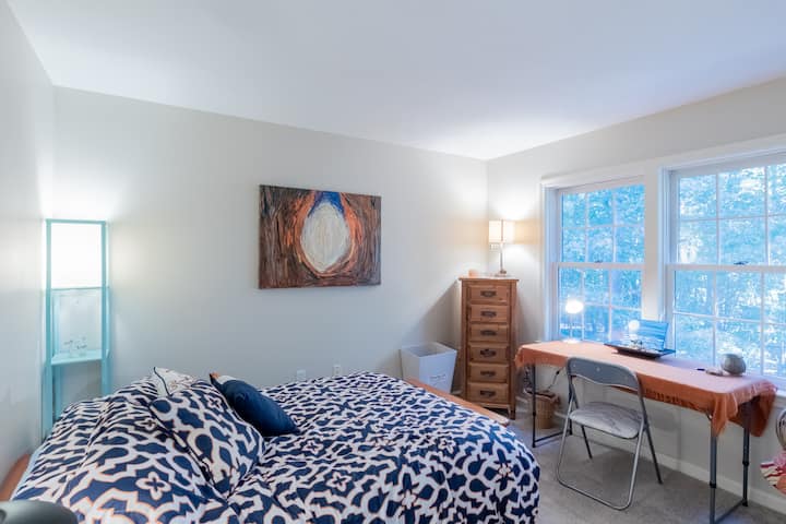 Peace Out In The Peach Room - Nashua, NH