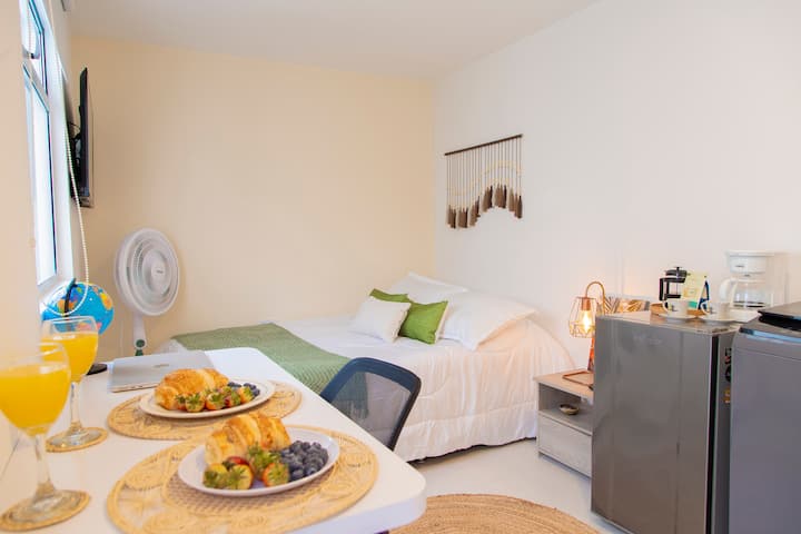 Stylish Studio • Fast Wifi •Near Laureles •Sleep 2 - Medellín, Colombia