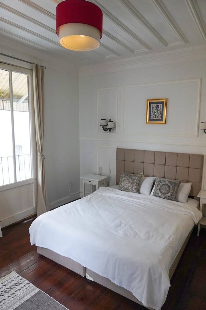 A Quiet Room For Thinking & Stayig In Cihangir - Istanbul