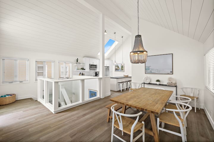 New Upper Unit Newport Beach House | Steps To Sand - Newport Beach, CA