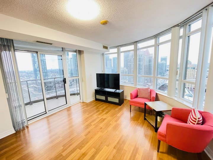 Spacious & Bright 2br Suite Across Square One - Mississauga