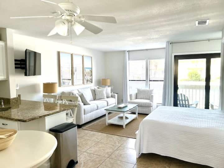 Poolside Paradise Studio Condo Steps To The Beach! - Destin, FL