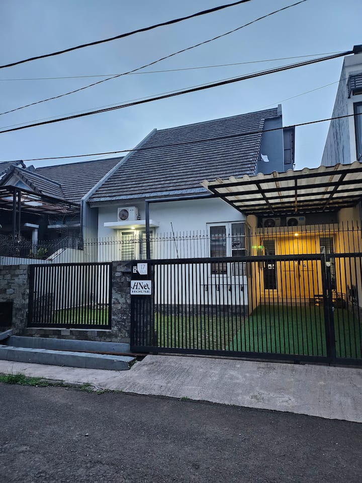 Hnet House - A Quiet Place To Stay In City Center - Cibubur