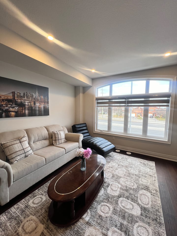 3bed Bright Oakville Townhome With Balcony, Office - Oakville