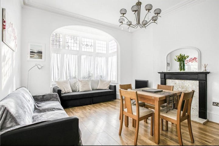 Stunning, With 4 Beds In Sw London. - Londres