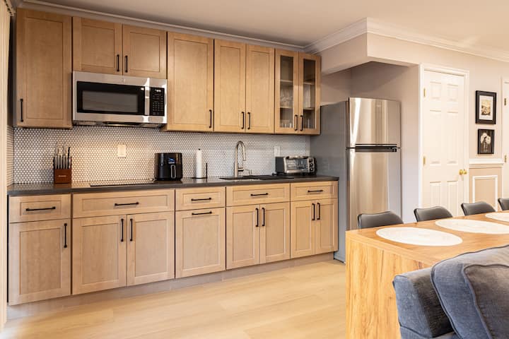 Luxury Cozy Guesthouse W/ Private Entry & Garage - Frederick, MD