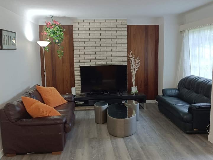 A 70 Year Old House But Comfortable To Stay. - Richmond