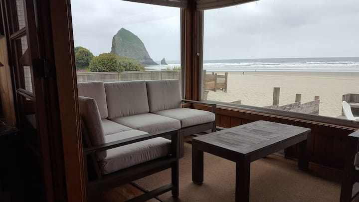 Beachfront House With View Of Haystack Rock - Cannon Beach, OR