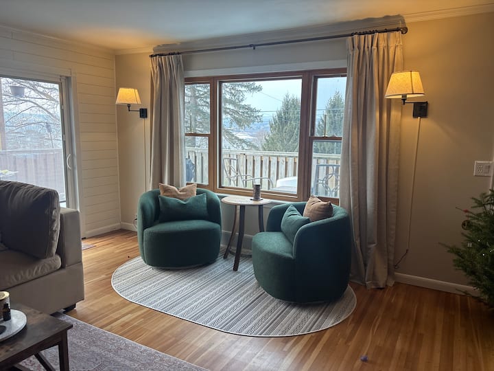 Sophie's Place | A Cozy Flx Escape - Watkins Glen, NY